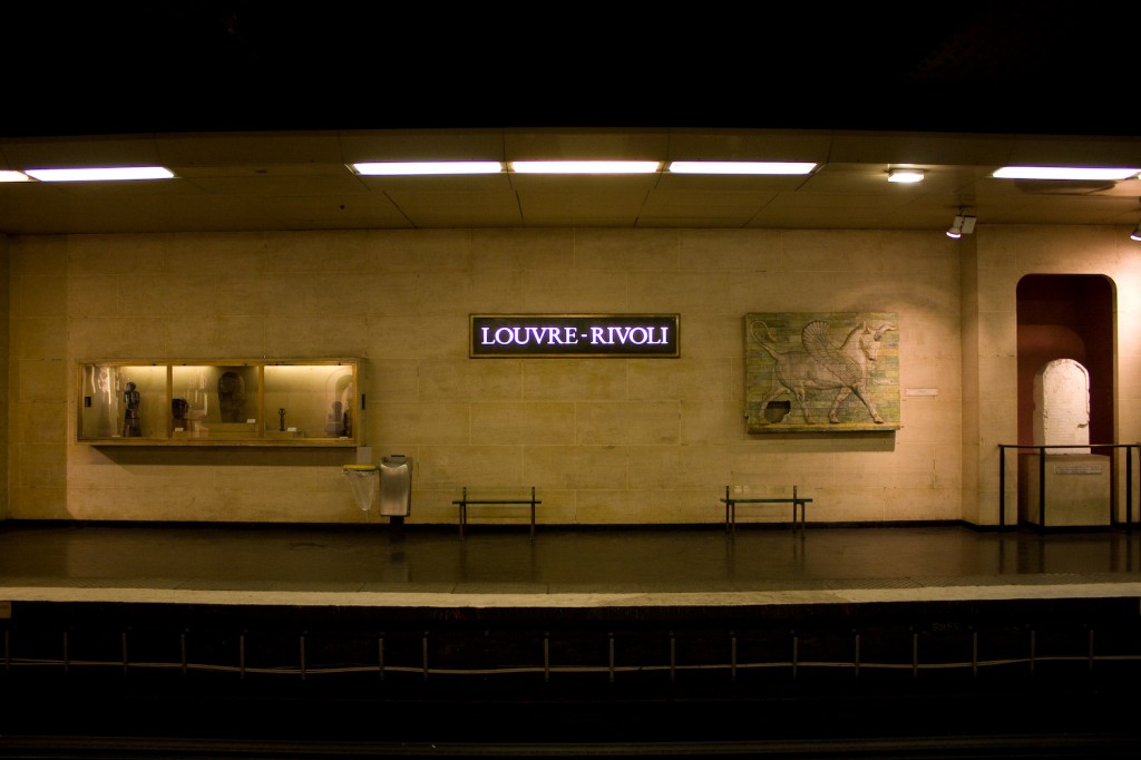 Louvre-rivoli-metro1 | PARISCityVISION